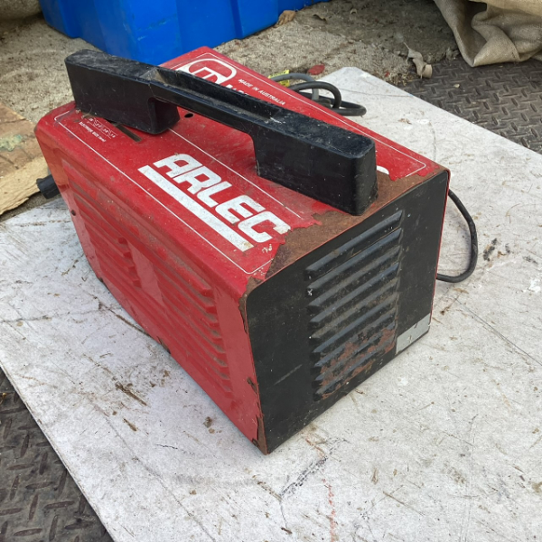 Lot 146 - Arlec Weldmate 240V Welder | AuctionsPlus