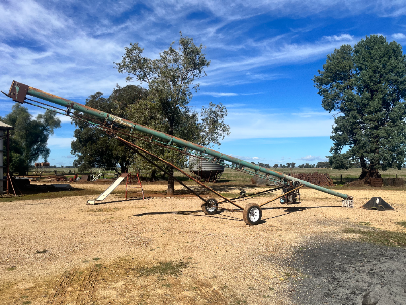 Lot 16 - Auger | AuctionsPlus