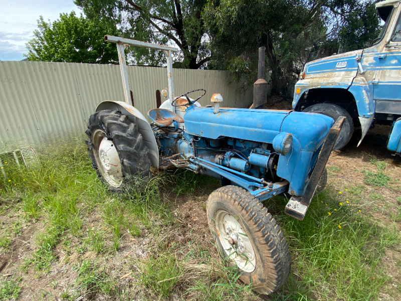 Lot 35 - Fordson Dexter Tractor | AuctionsPlus