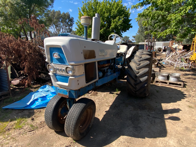 Lot 15 - Ford 6000 Tractor | AuctionsPlus