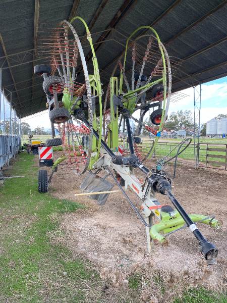 Lot 47 - Hay rake | AuctionsPlus