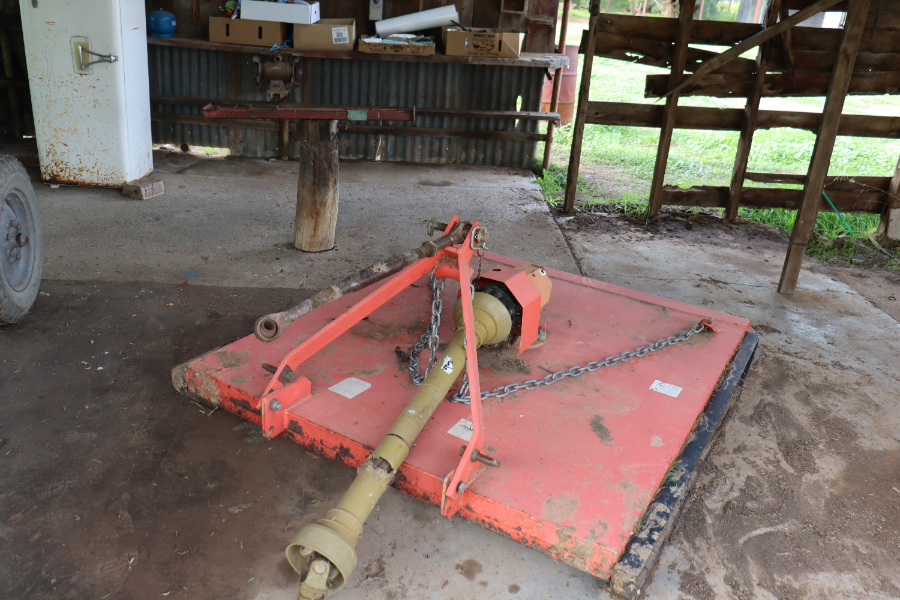 Lot 1 - 5 ft slasher | AuctionsPlus