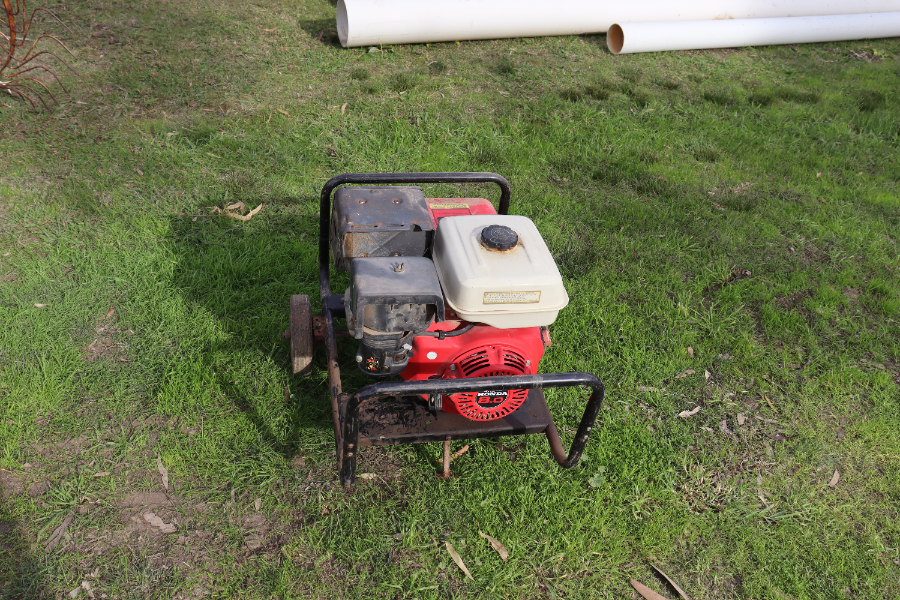Lot 17 - Honda 240 GX Generator | AuctionsPlus