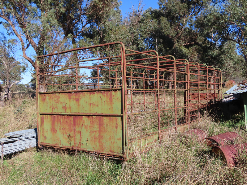 Lot 27 - Cattle Float | AuctionsPlus