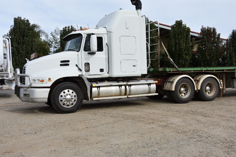 Lot 15 - Mack Vision Truck | AuctionsPlus