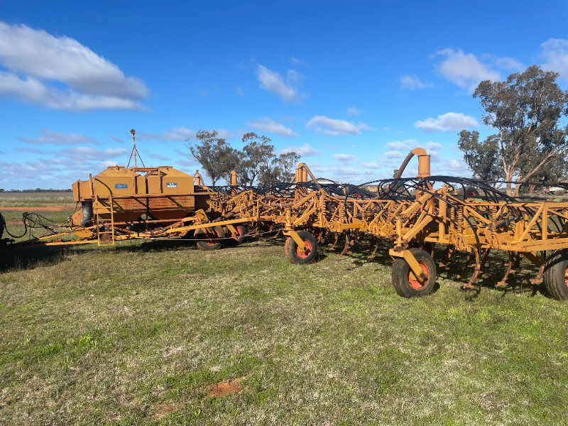 Lot 12 - 60ft Gyral Airseeder and Bar | AuctionsPlus