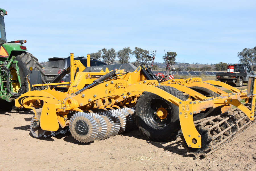 Lot 10 - Speed Tiller | AuctionsPlus