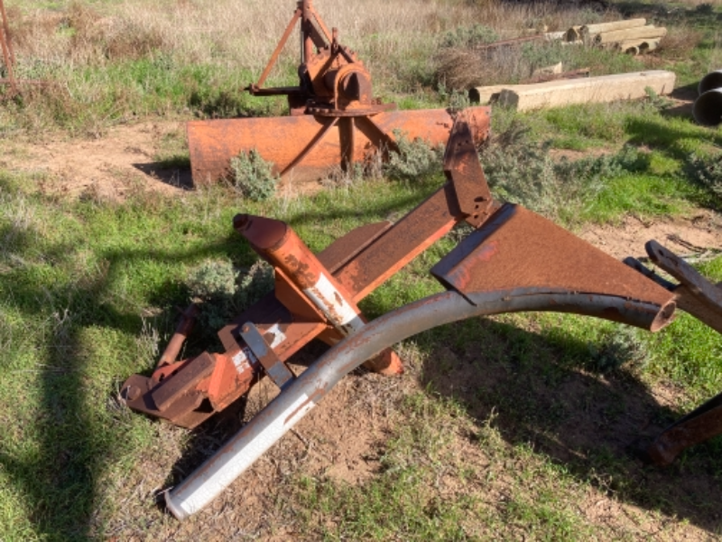 Lot 27 - Poly Pipe Layers | AuctionsPlus