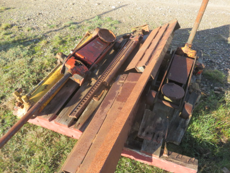 Lot 8 - Workshop Floor Jacks, Trewhella Jack & Hydraulic Cylinder ...