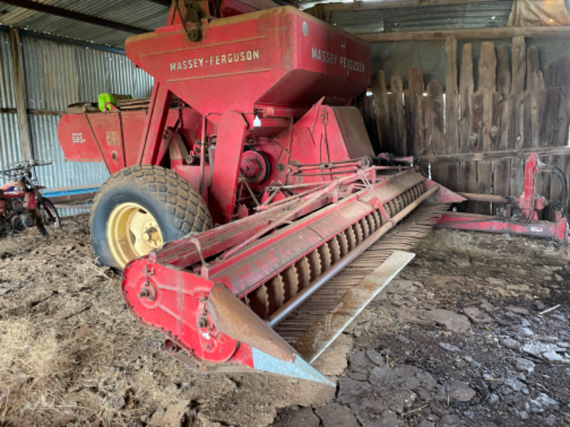 Lot 42 - Massey Ferguson sunshine 585 pto driven header | AuctionsPlus