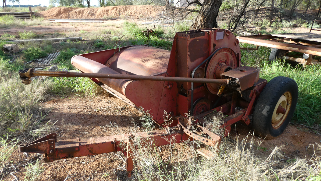 Lot 44 - New Holland Crop Chopper 33 | AuctionsPlus