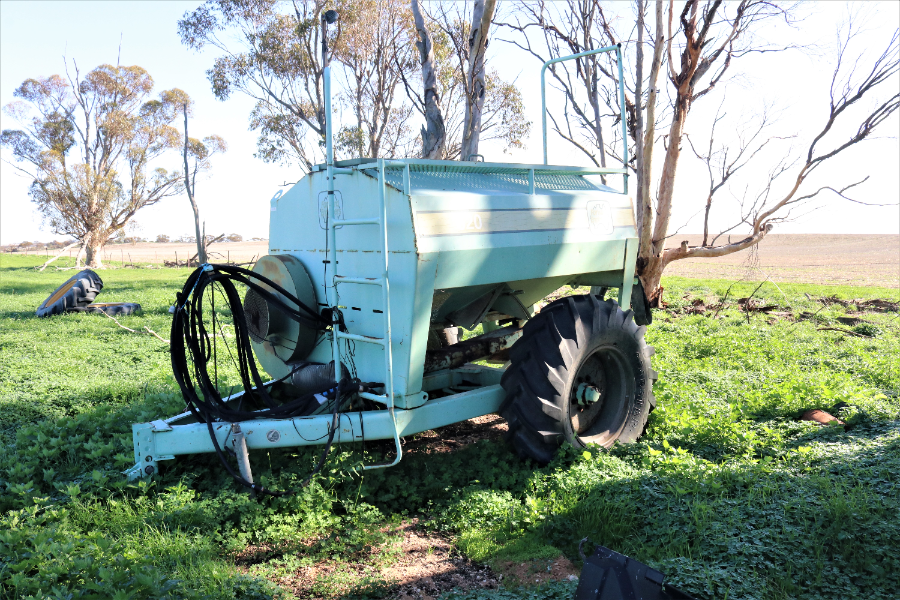 Lot 10 - Forward Engineering 620 air seeder box w/- monitor. | AuctionsPlus