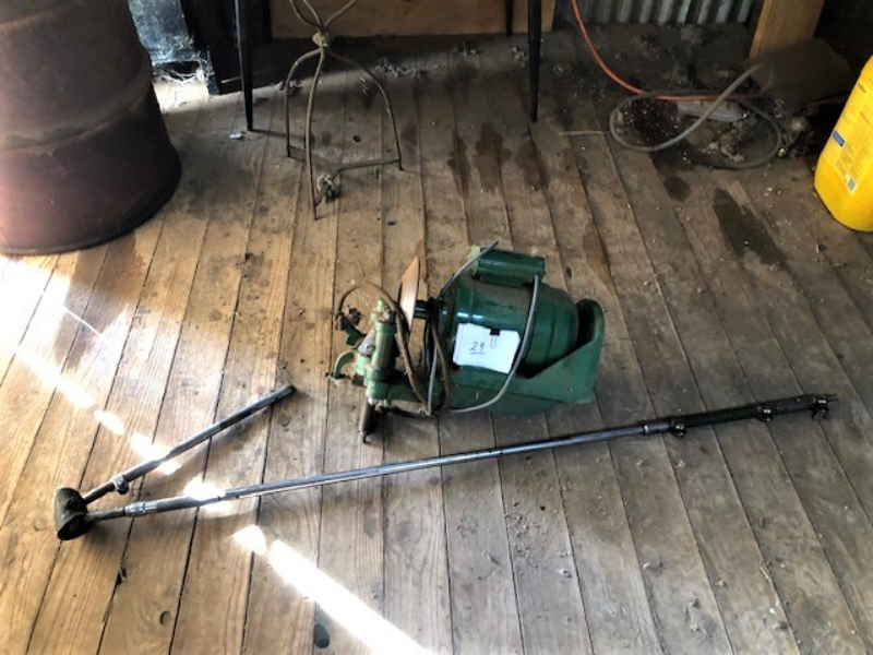 Lot 29 - Lister shearing plant, down tube. | AuctionsPlus