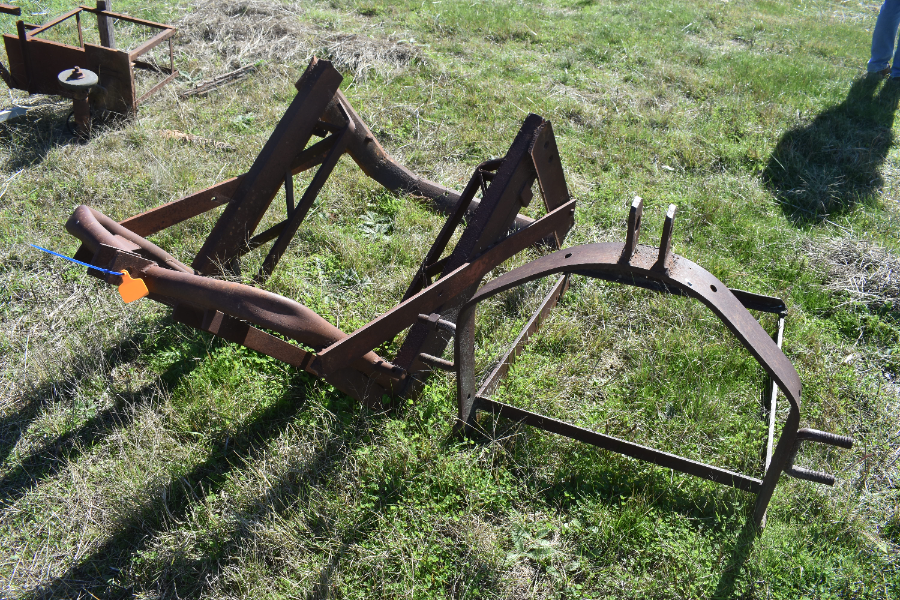 Lot 80 - 3pl tree root ripper frame and carrier | AuctionsPlus