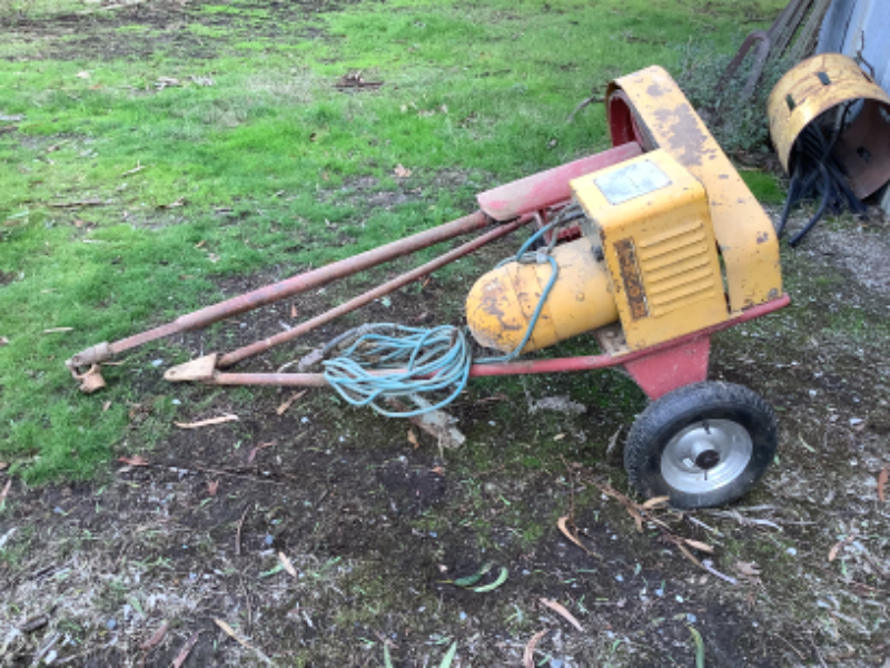 Lot 34 - Lincoln PTO Welder | AuctionsPlus