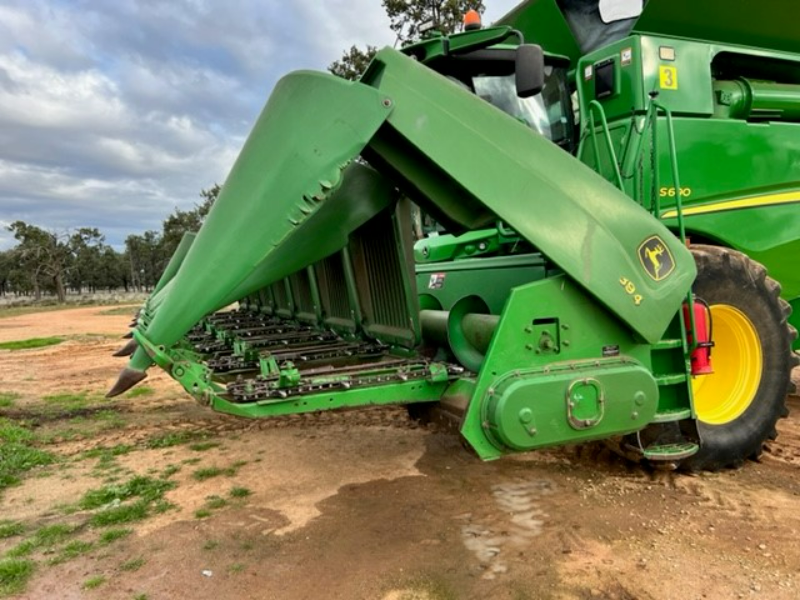 Lot 19 - Corn Front | AuctionsPlus