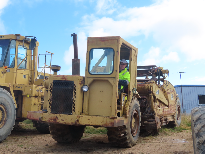 Lot 6 - Caterpillar 613 Elevating Scraper | AuctionsPlus