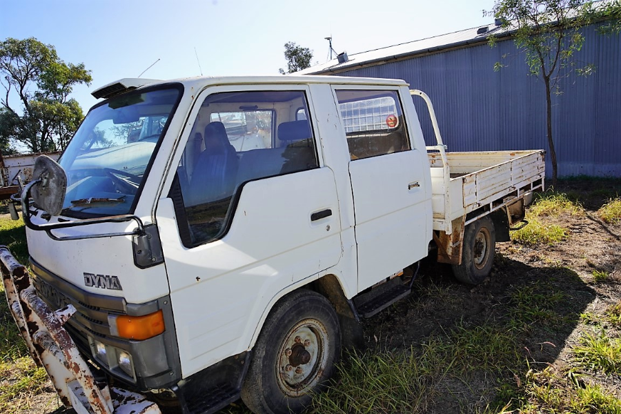 Lot 27 - 2000 Toyota Dyna Dual Cab Truck | AuctionsPlus