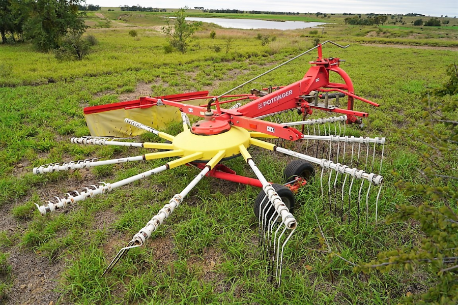 Lot 29 - Pottinger Rotary Hay Rake | AuctionsPlus