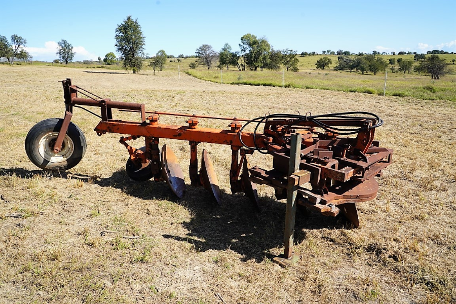 Lot 36 - 3PL Reversible Disc Plough | AuctionsPlus