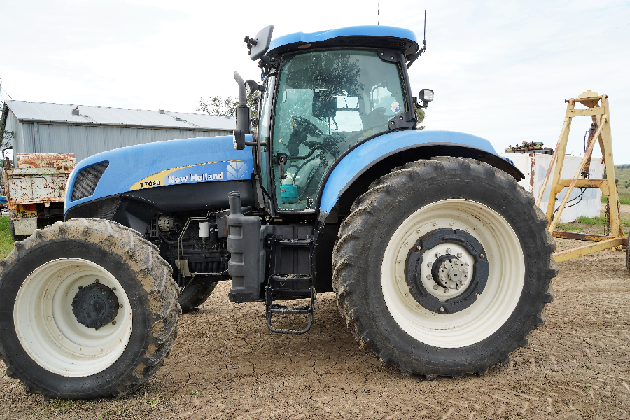Lot 49 - New Holland T7040 Wheel Tractor | AuctionsPlus