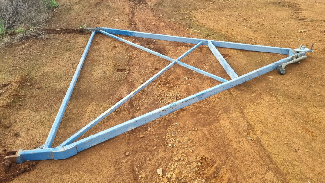 Lot 82 - Heavy duty steel A-Frame | AuctionsPlus