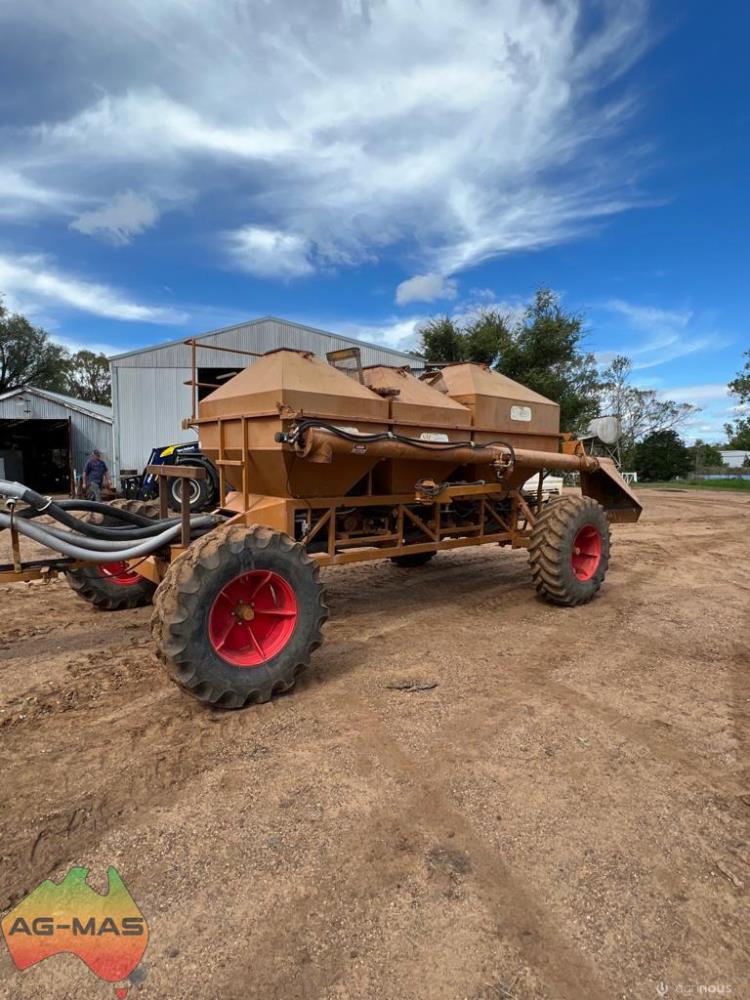 Lot 4 - John Deere 1890 with Gyral Cart | AuctionsPlus