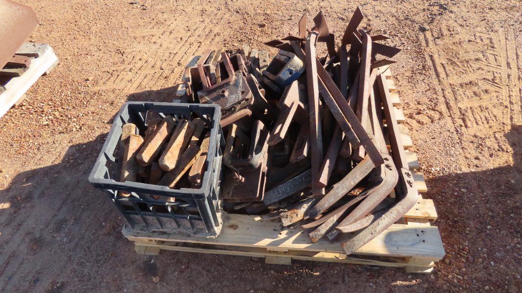 Lot 217 - Pallet 4'' blocks & wedges, ass tooling | AuctionsPlus