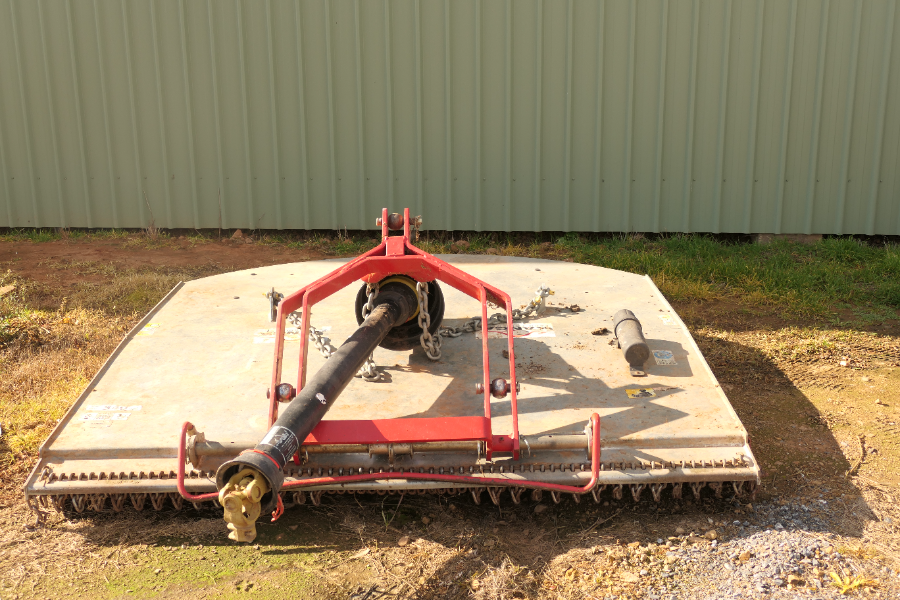 Lot 4 - Kanga slasher | AuctionsPlus