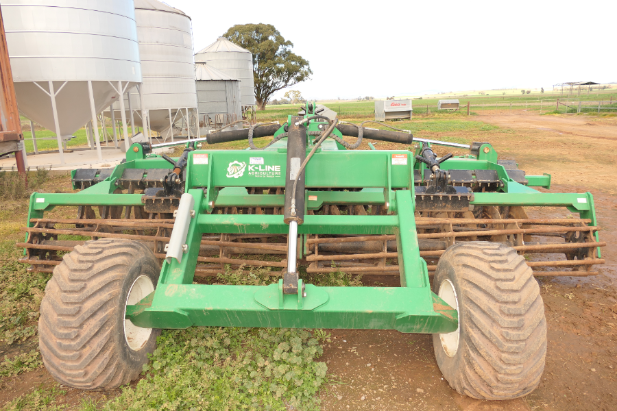 Lot 21 - K-Line 2100 trailing speed tiller | AuctionsPlus