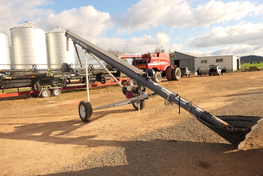 Lot 10 - 830 Grainline Auger | AuctionsPlus