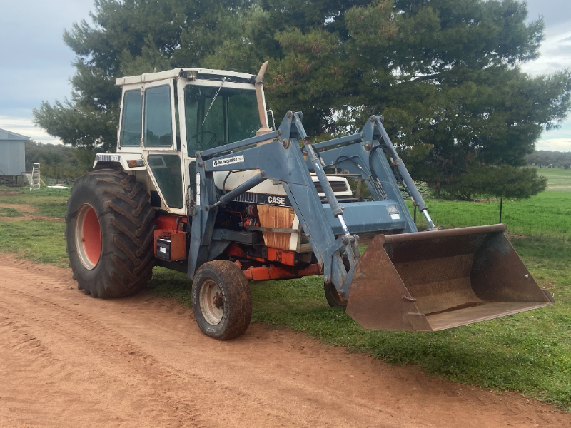 Lot 6 - CASE 1960 TRACTOR | AuctionsPlus