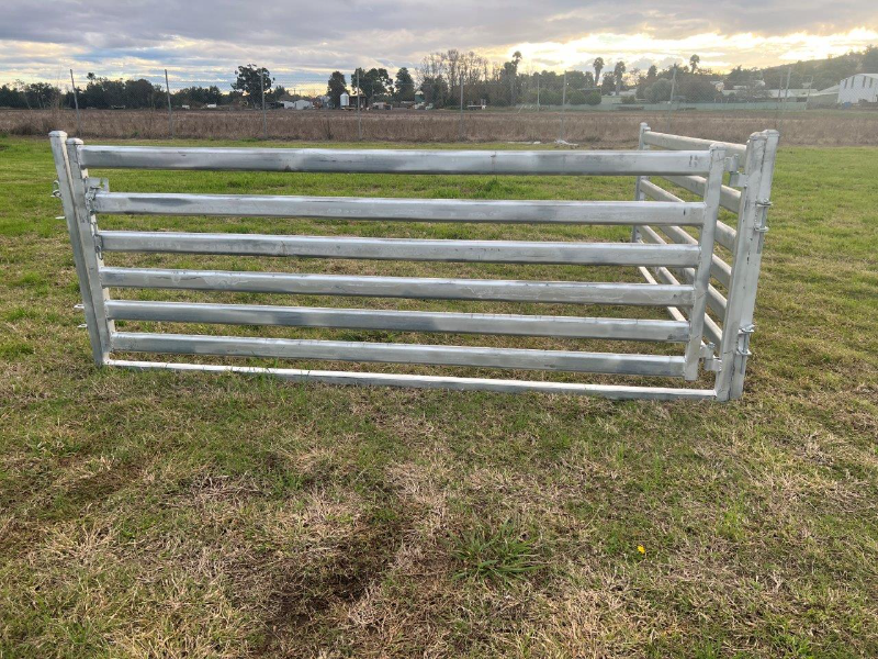 Lot 25 - 4 X SHEEP GATES IN FRAMES | AuctionsPlus