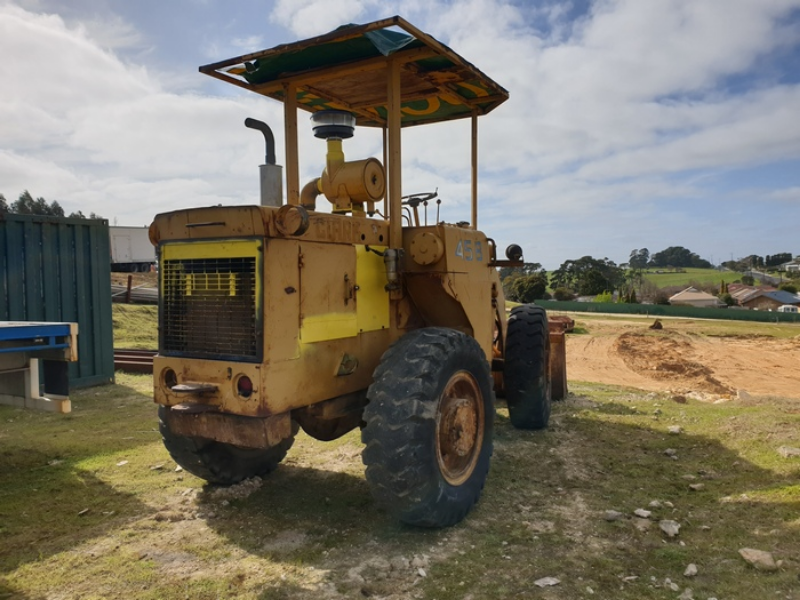 Lot 33 - Clark 45B Articulated Front End Loader | AuctionsPlus