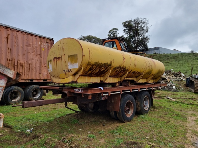 Lot 43 - Pig Trailer with Horizontal Water Tank | AuctionsPlus