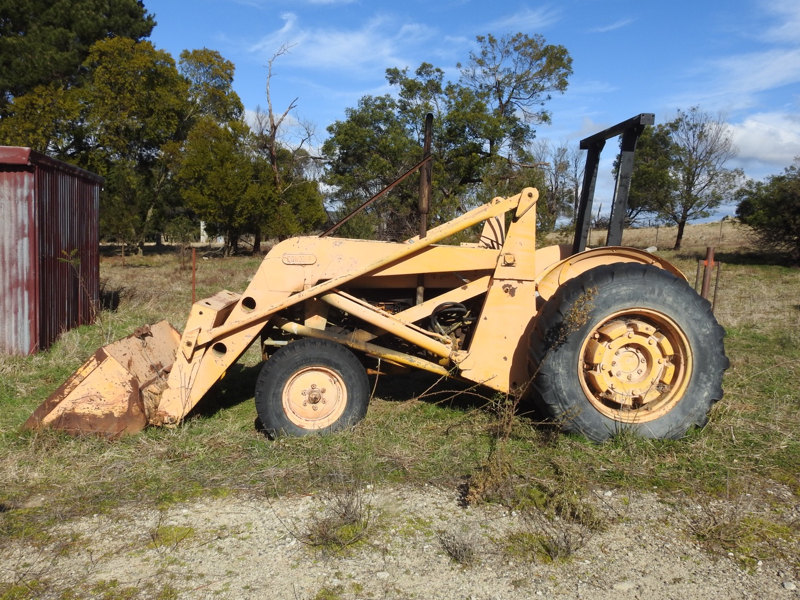 Lot 115 - Front end loader | AuctionsPlus