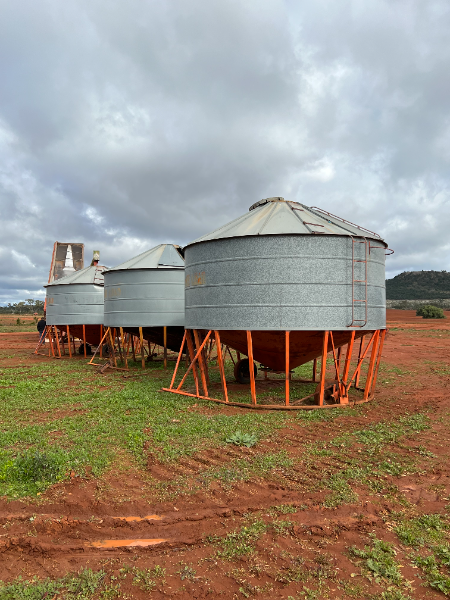 Lot 64 - 1990 27 Ton Macey Portable Field Bin #1 | AuctionsPlus