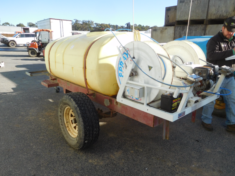 Lot 11 - HARDI 2000L DUAL TANK DUAL REEL QUICK SPRAY WORKING TRAILER ...