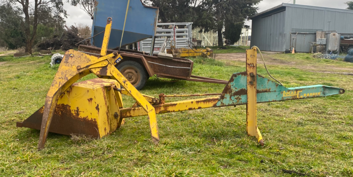 Lot 27 - Lucas Grabber/ bucket | AuctionsPlus