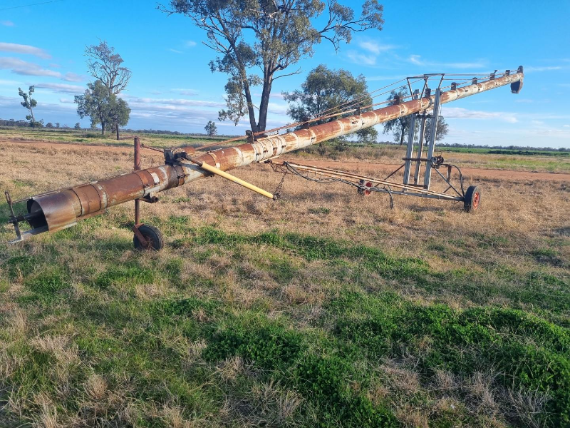 Lot 116 - MITZI AUGER 6FT X 11.5 INCH WITH HYDRAULIC LIFT & PTO DRIVE ...