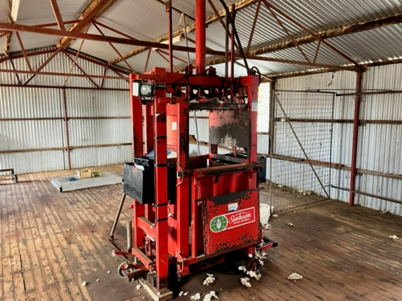 Lot 31 - Hydraulic Woolpress | AuctionsPlus