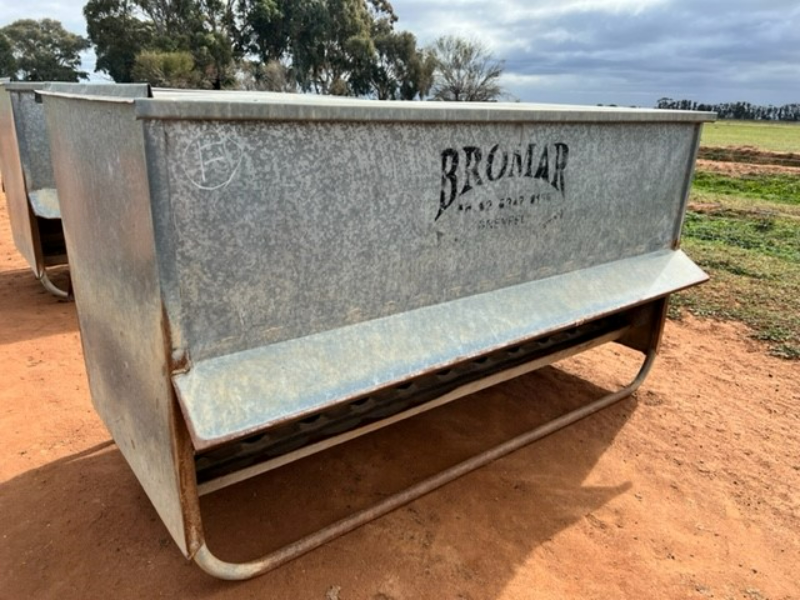 Lot 38 - Sheep Feeder (F) | AuctionsPlus