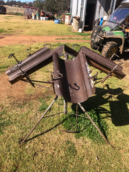 Lot 7 - Lyco Lamb Marking Cradle | AuctionsPlus