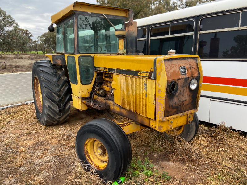 Lot 76 - Chamberlain 4280 Tractor | AuctionsPlus