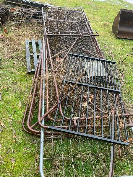 Lot 82 - Approximately 8 Second Hand Gates | AuctionsPlus