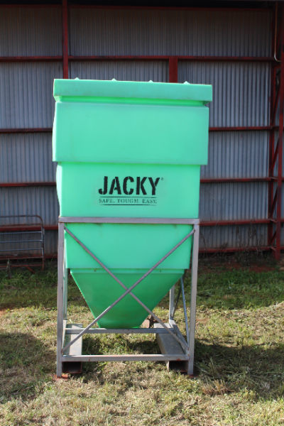Lot 79 - Jacky Side Discharge Bin | AuctionsPlus