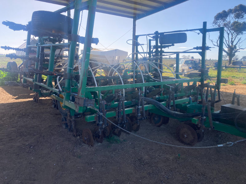 Lot 3 - AUSPLOW Air Seeder + Flexi Coil 1720 Cart | AuctionsPlus