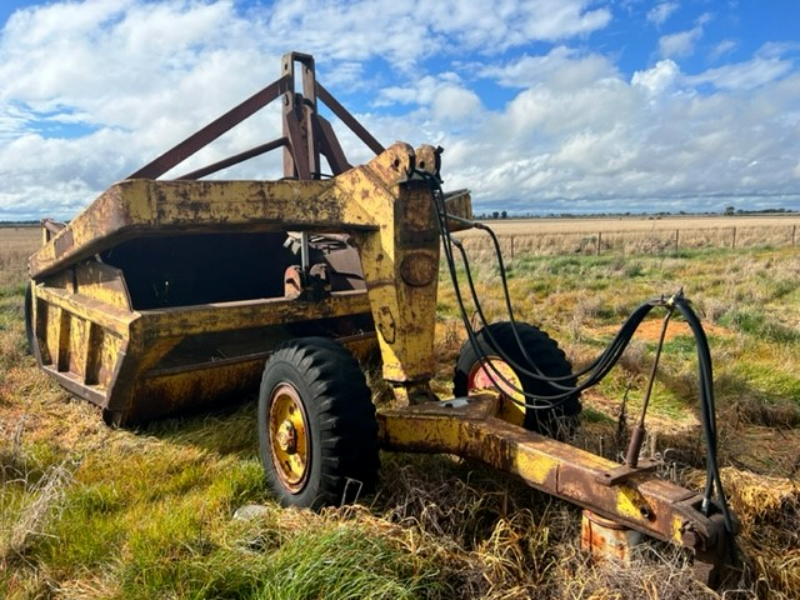 Lot 59 - Open Bowl Scraper | AuctionsPlus