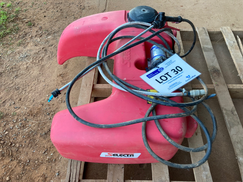 Lot 30 - 70L Selecta Quadbike Spray tank | AuctionsPlus
