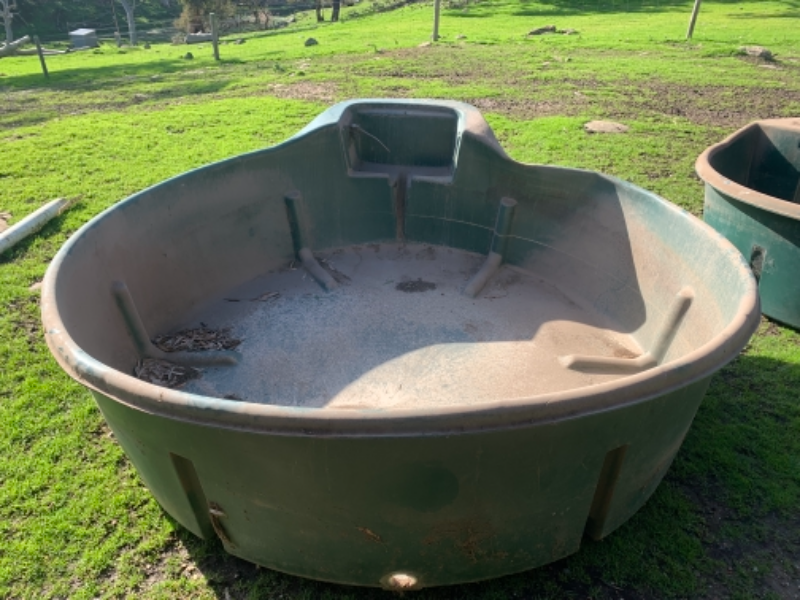 Lot 21 - Polymaster water Trough | AuctionsPlus